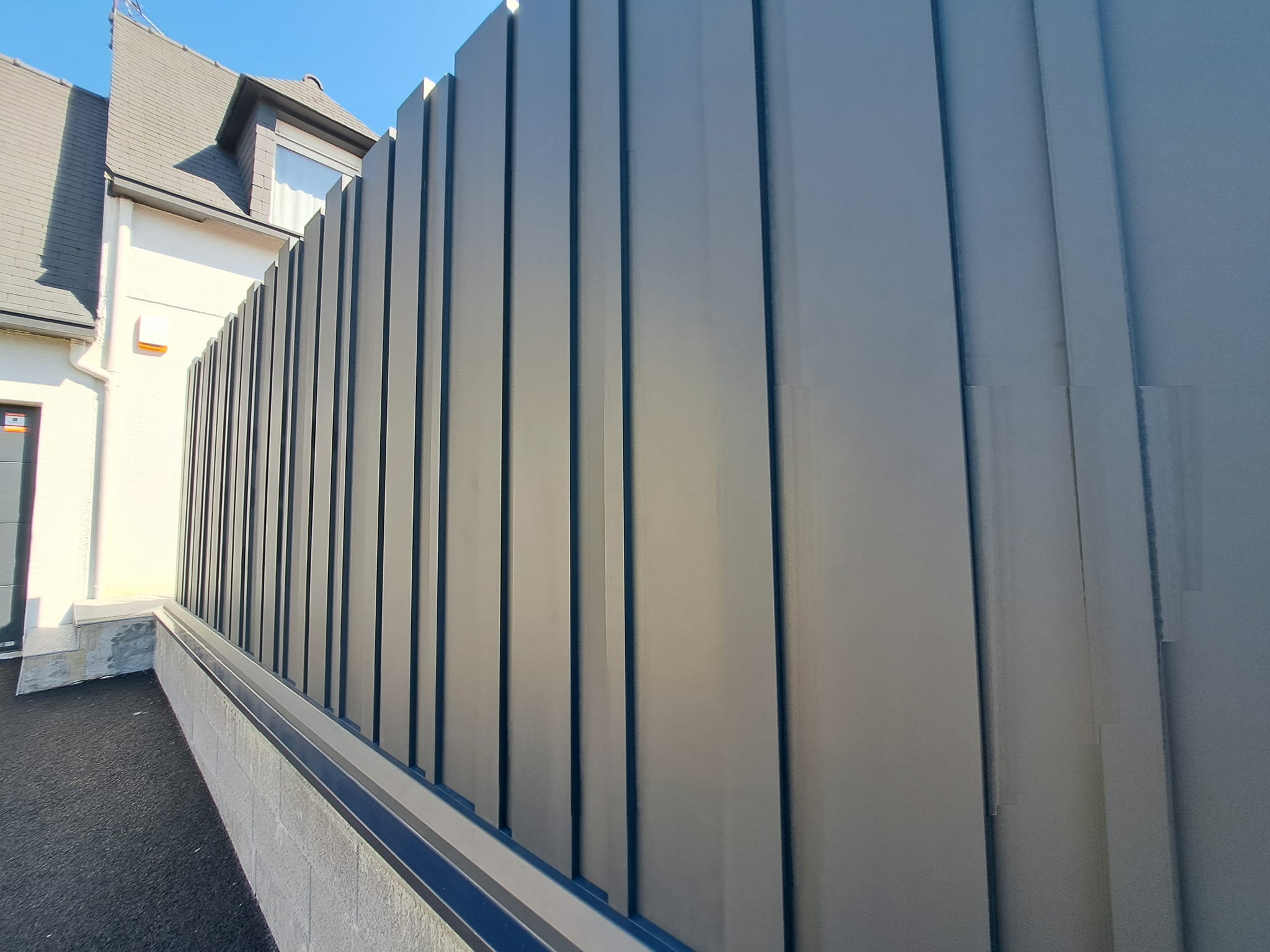 Installation claustra graphic - aluminium - Ploufragan