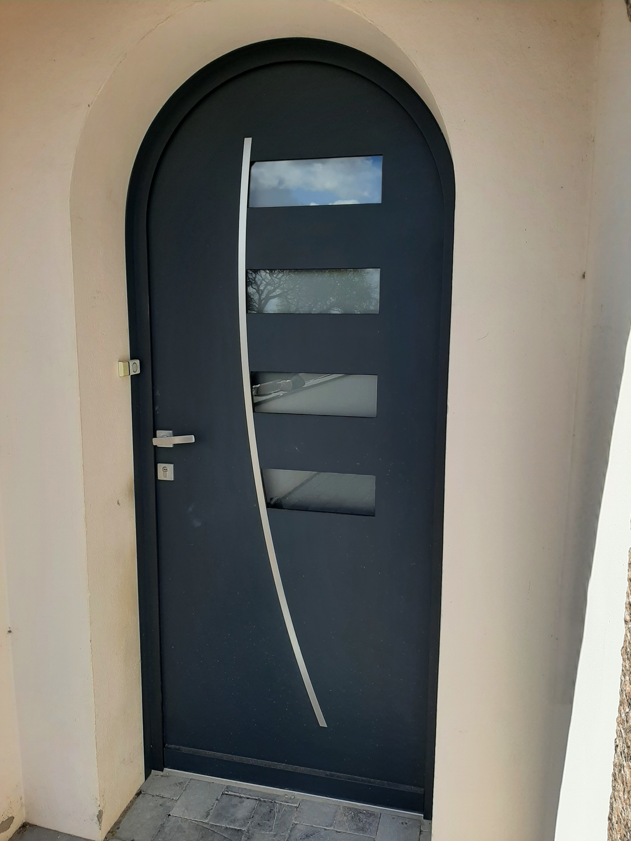 Porte d'entrée aluminium contre-dormant cintré - Hillion